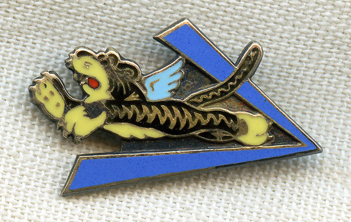 Lovely Early Wwii Flying Tigers Avg American Volunteer Group Small Size Tiger Pin In Gf On